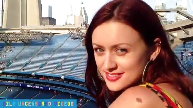 Rossa Sexy Scopata Allo Stadio